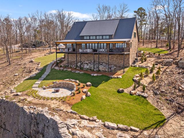 6565 Scenic Highway