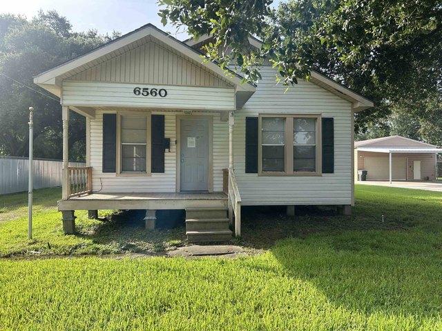 6560 Howe St, Groves, TX 77619