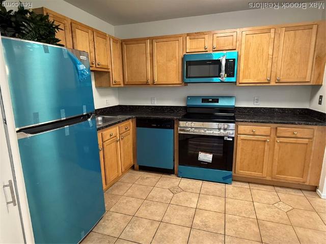 6560 Ridgefield Circle # 104