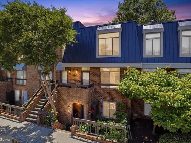 656 15th St S Unit 2, Arlington, VA 22202