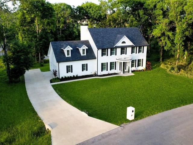 656 Calmwater Ct, Mabank, TX 75143