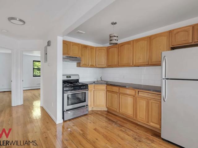 656 Kosciuszko Street #3