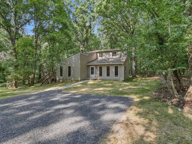 656 Kelly Dr, Harpers Ferry, WV 25425
