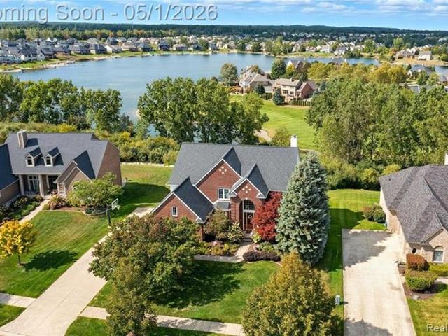 656 Overlook Dr, Oxford Township, MI 48371