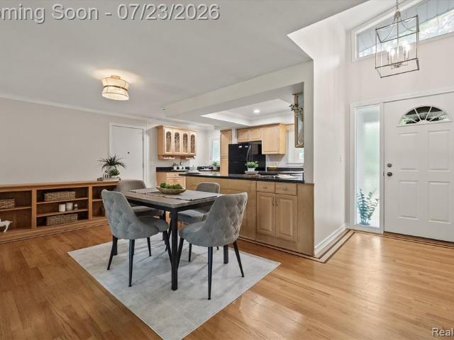 656 Lynndale Court