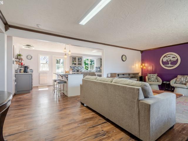 656 nw thornton lake dr