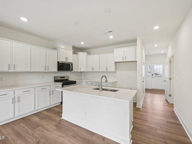 656 Sefton Park Dr, Zebulon, NC 27597
