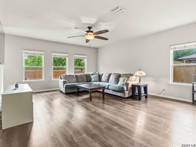 656 Peacock Ln