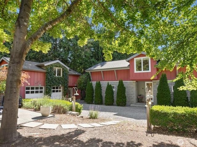6575 NE Honeysuckle Ln, Bainbridge Island, WA 98110