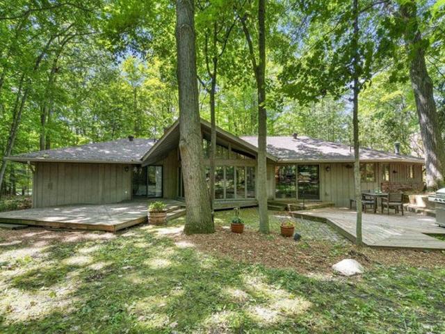 6575 Franklin Woods Dr, Traverse City, MI 49686