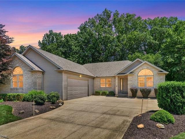 6575 Ruth Dr, Seven Hills, OH 44131