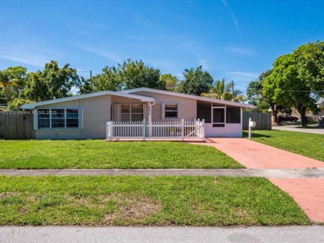 6570 Harding St, Hollywood, FL 33024
