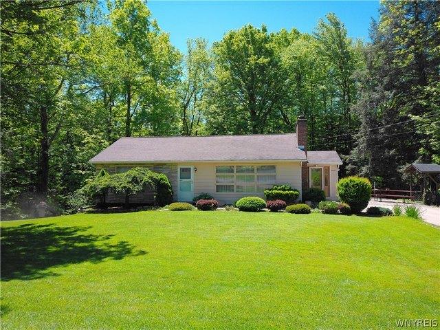 6570 Hillside Dr, Orchard Park, NY 14127