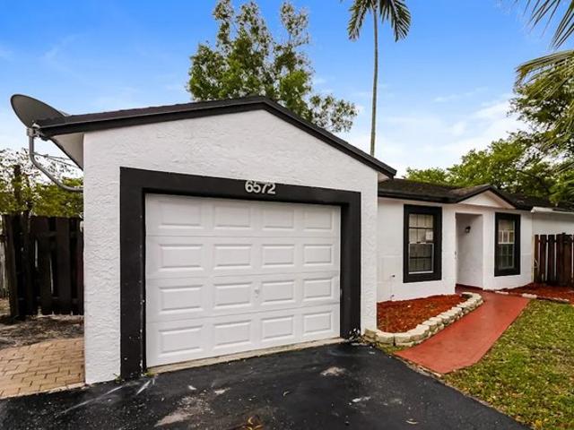 6571 NW 197th Ln, Hialeah, FL 33015