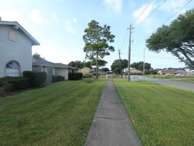 6573 S Briar Bayou Dr, Houston, TX 77072 | MLS #88632 | Compass