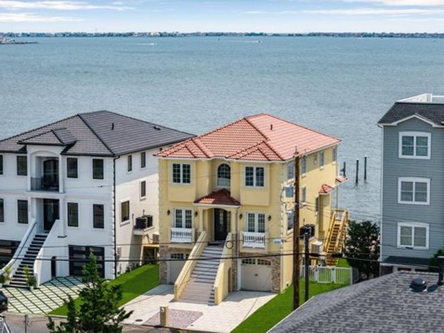 657 Bayview Dr, Toms River, NJ 08753