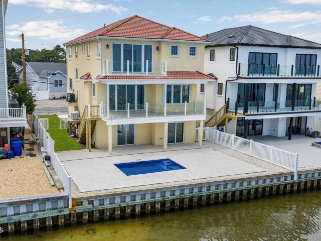 657 Bayview Drive