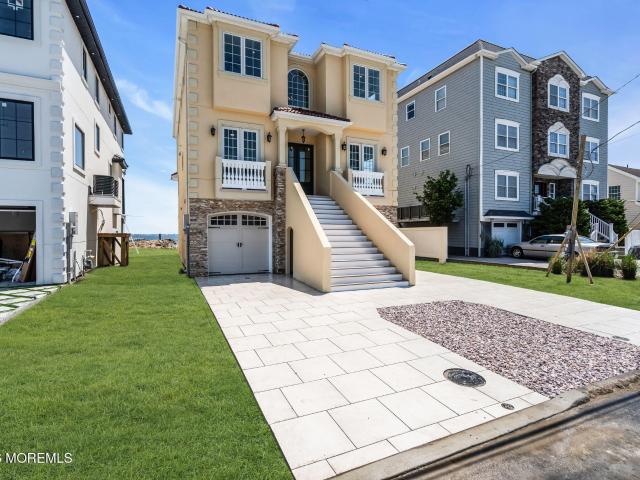 657 Bayview Drive