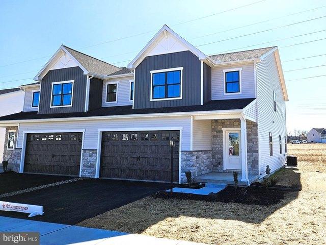 657 Brittany Dr, Mechanicsburg, PA 17055