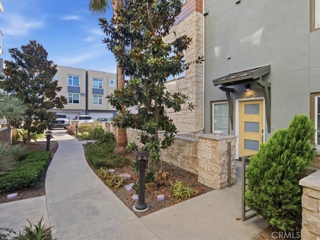 657 Doheny