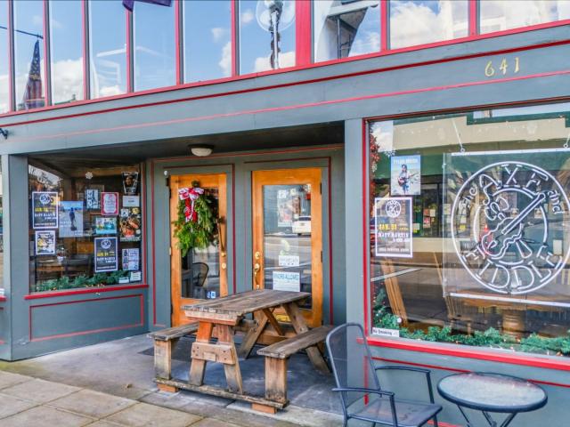 657 e main st