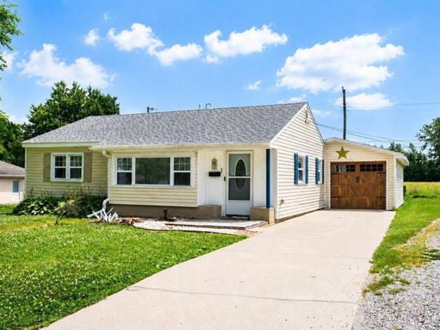 657 Elmwood Dr, Frankfort, IN 46041