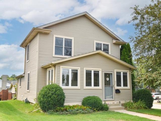 657 First St, Hartford, WI 53027