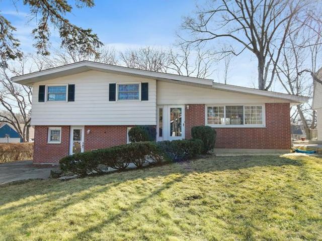 657 Lomond Dr, Mundelein, IL 60060