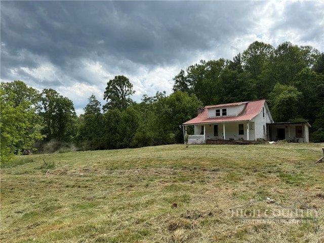 657 Lawrence Greene Rd, Deep Gap, NC 28618