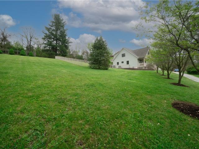 657 Lakeview Dr