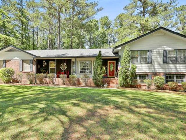 657 Sir Charles Dr, Fairburn, GA 30213