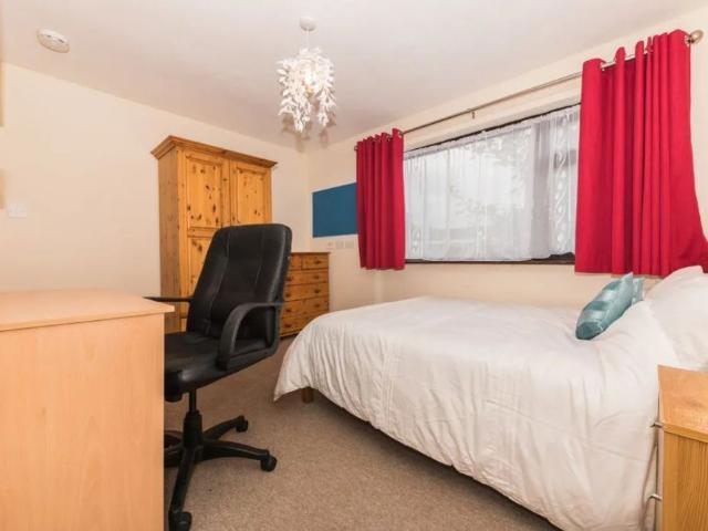 £657 p/w £2,847 pcm