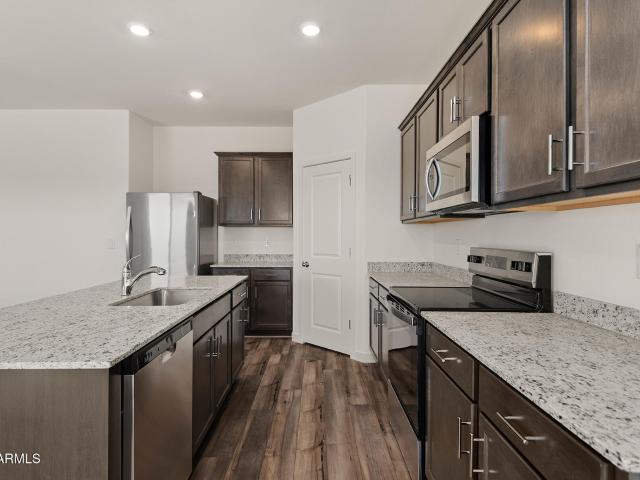 657 W Red Hawk Court