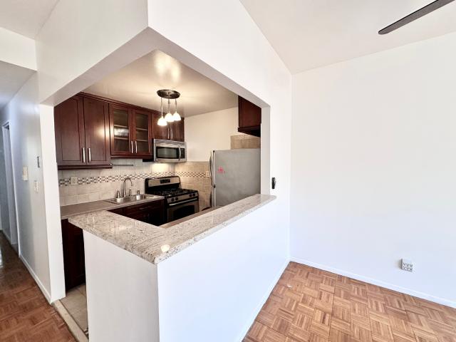 657 Warren Street 2B