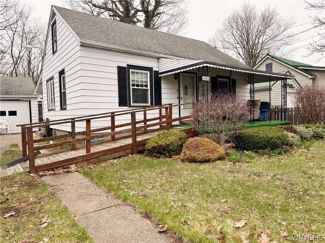 6584 Hamilton Dr, Derby, NY 14047