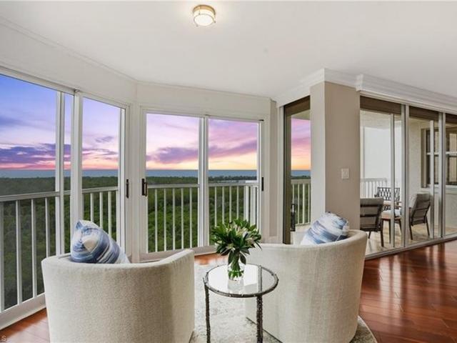 6585 Nicholas Blvd Apt 902, Naples, FL 34108