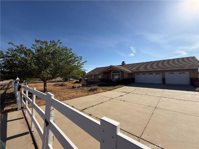 6585 Escondido Ave, Oak Hills, CA 92344 | MLS #IG26081 | Compass