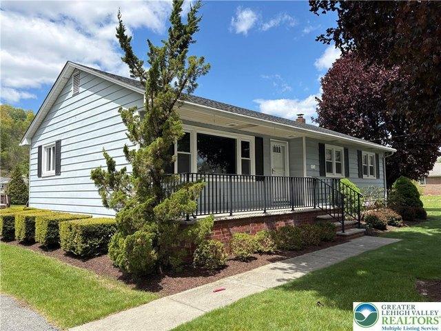 6586 School St, Lower Mt Bethel Township, PA 18013