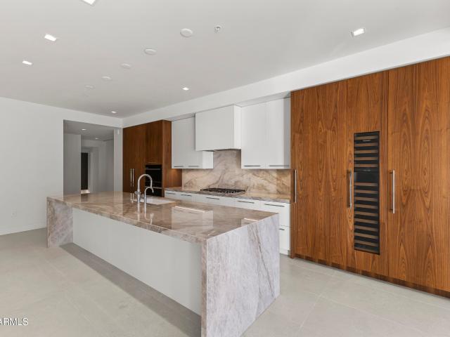 6587 N Palmeraie Boulevard # 2021