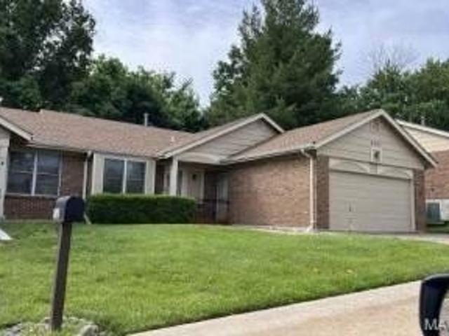 6587 Dolphin Cir E Unit B, Florissant, MO 63033