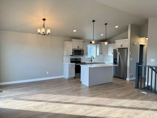 6588 Joseph St, Horace, ND 58047