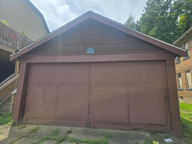 658 60 E. 7TH Street