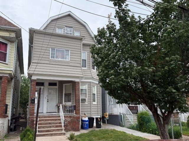 658 Adams Ave