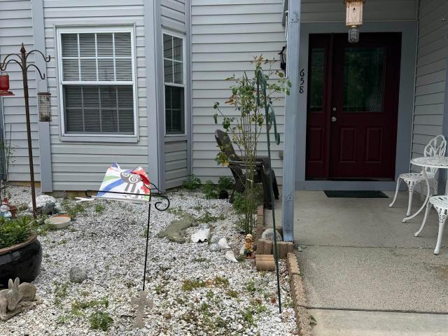 658 E Lakefront Circle