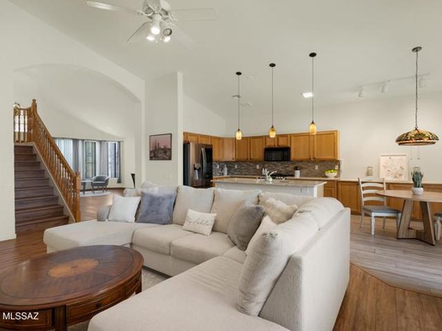 658 E Spanish Steps Dr, Tucson, AZ 85748