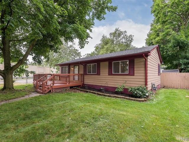 658 Kansas Ave, York Township, MI 48198