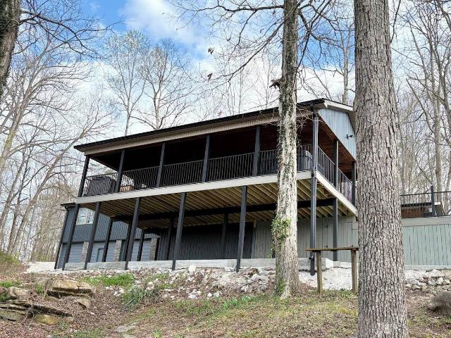 658 Lakeshore Drive