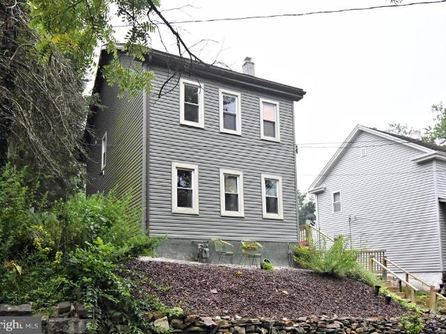 658 Macoby Avenue