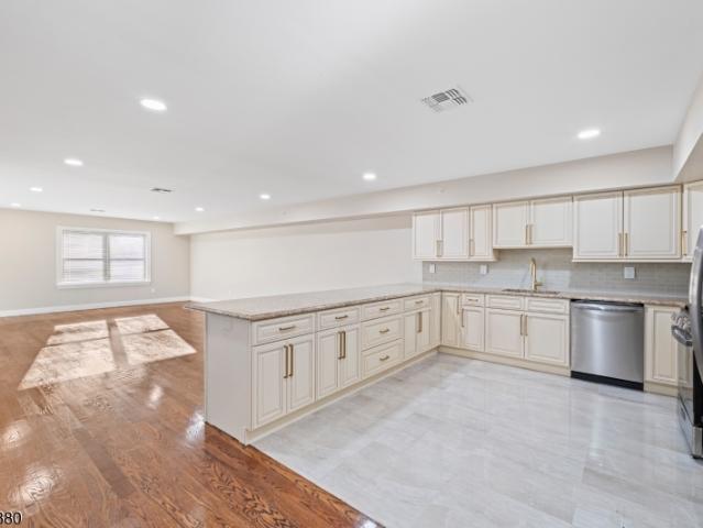 658 Market St, Paterson, NJ 07513 | MLS #4021