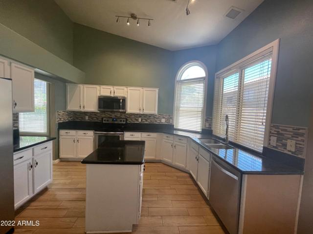 658 N Poplar Court